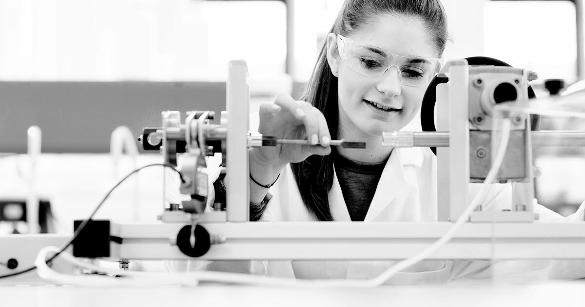 BENCH TOP TENSILE TESTING MACHINE | TecQuipment